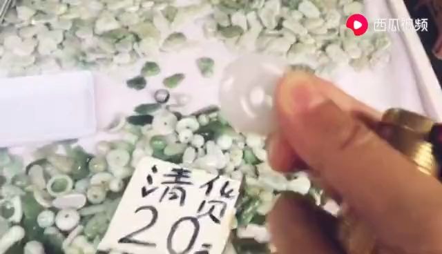 边境淘货:便宜的天然翡翠A货20块一件刷新你们对翡翠价格的认知