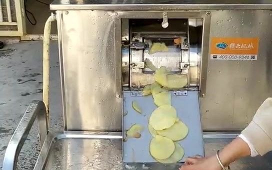 土豆红薯刨片机,俗称薯片机,吃货们快来看看你们爱吃的薯片是怎么切...