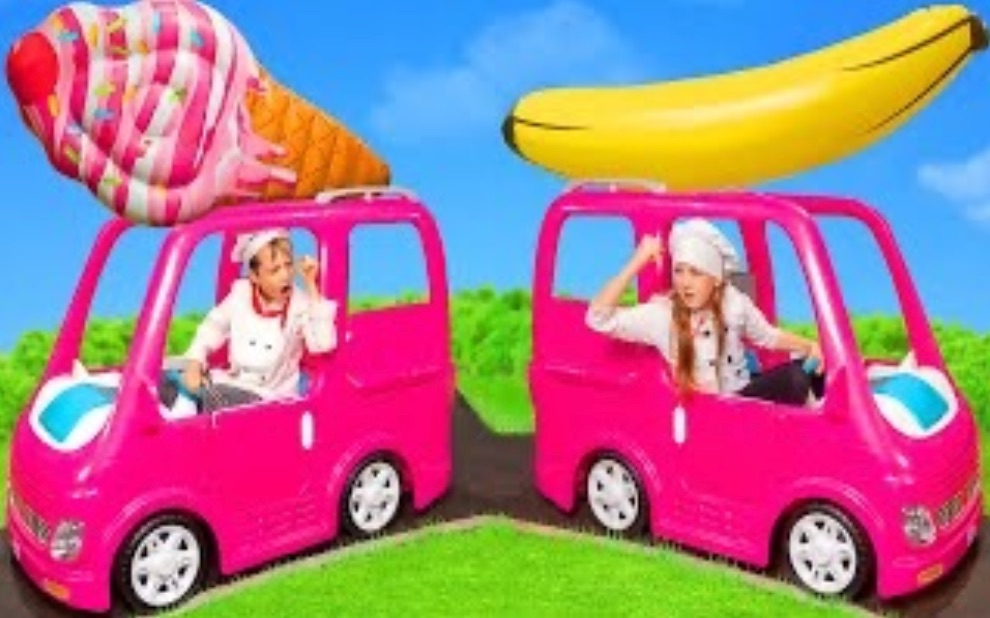 孩子们玩健康食物金字塔 儿童玩具世界