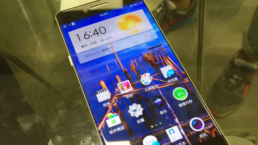 浏览朋友圈竟能自动下载图片,怪不得手机这么卡,快关了这个按钮