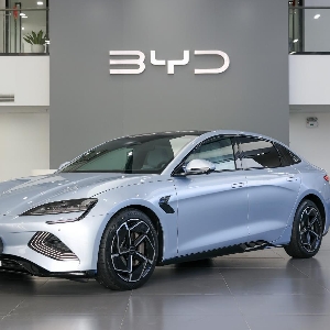 比亚迪深圳粵星店 