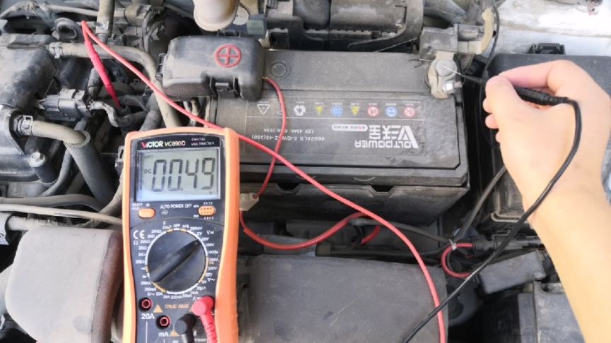 二线汽车发动机冷却水温度传感器工作原理及实车测试温度电压变化