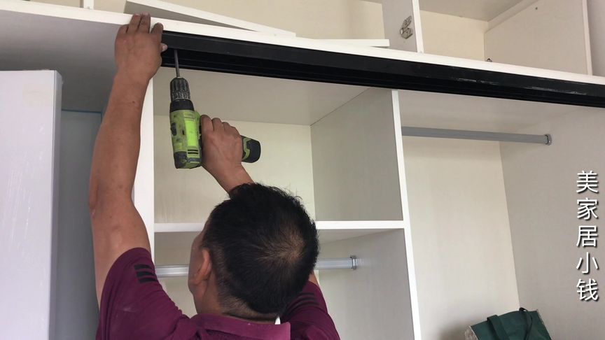 衣柜推拉门是如何安装的,师傅现场带你看看,原来这么简单