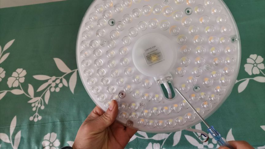 灯不亮了,花钱请师傅上门维修?太浪费了,1分钟修复好