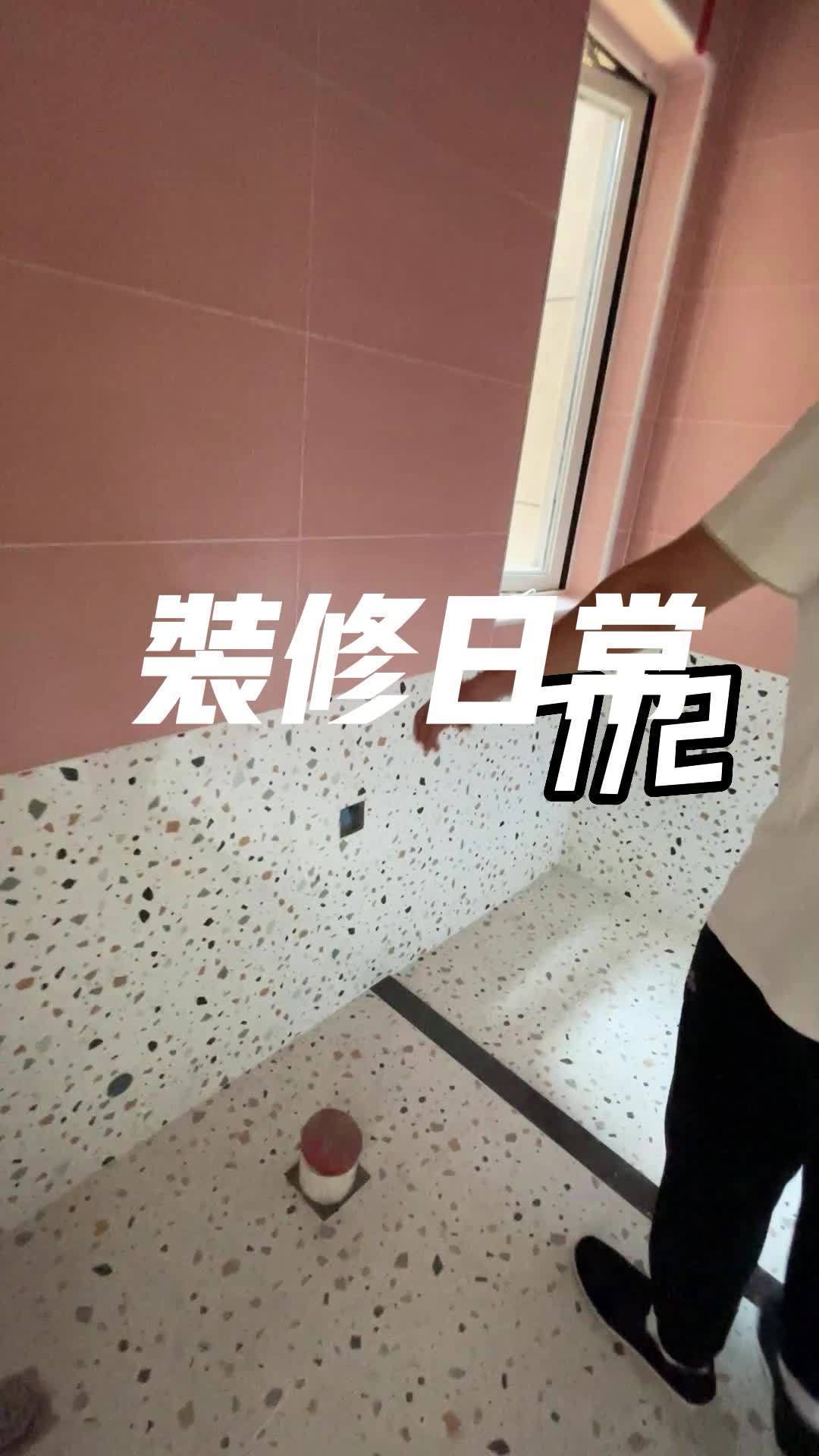这位粉丝的家马上要完工了,112平,预算10W,全房地板和人工柜,那个...