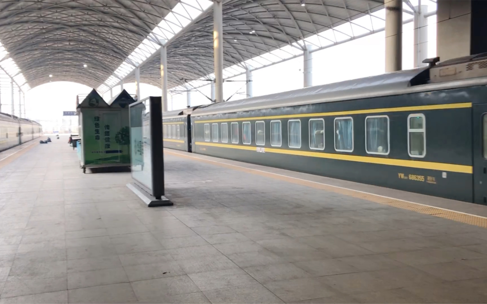 Z96次列车进石家庄站