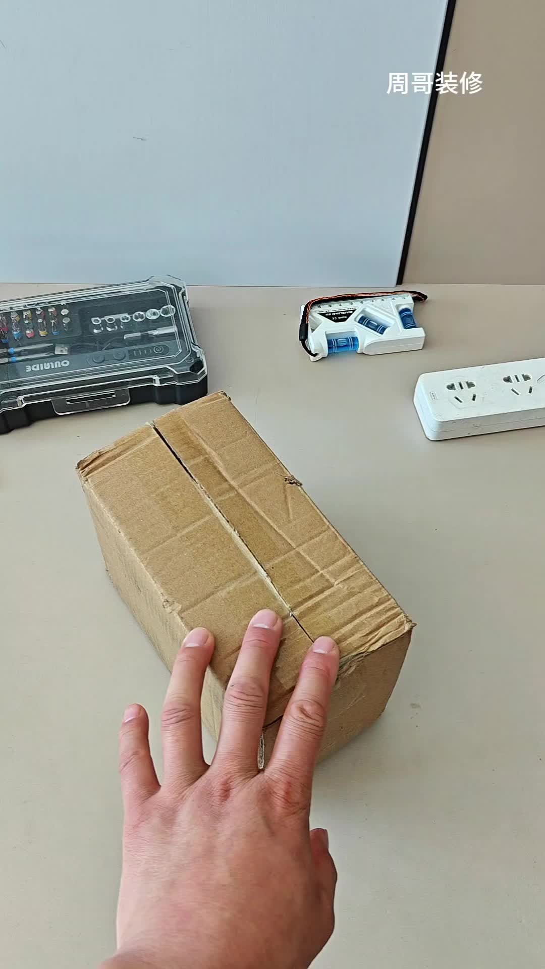 这么好用的砂轮机你见过吗?它是一款小型的台式砂轮机,双砂轮的设计...