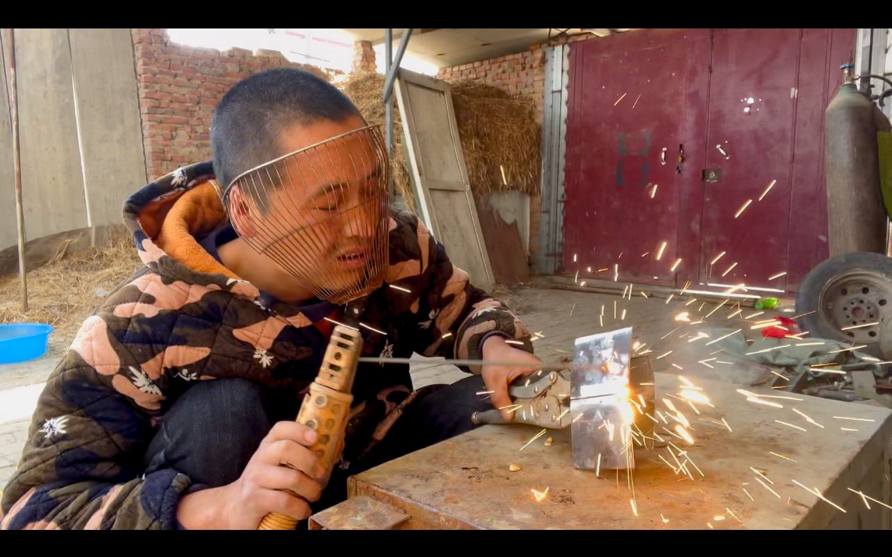 普通电焊机能不能焊住不锈钢,老师傅现场测试一下,结果令人震惊