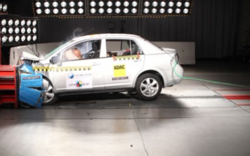 2015 日产 颐达(2气囊) 全面碰撞测试 Latin ncap