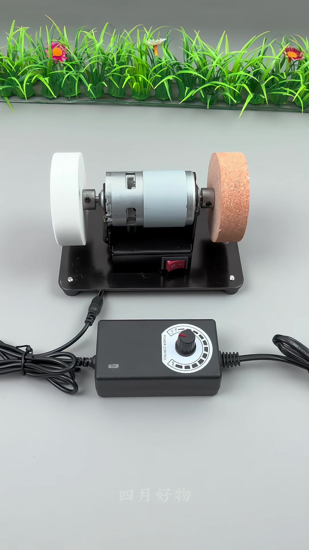 小型台式砂轮机磨刀机,抛光除锈#砂轮机 #抛光打磨 #磨刀 #磨剪子