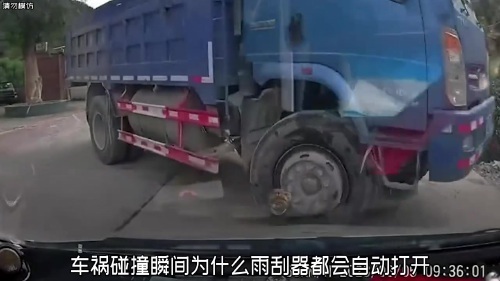 为什么车辆一发生碰撞雨刮器就会自动开启