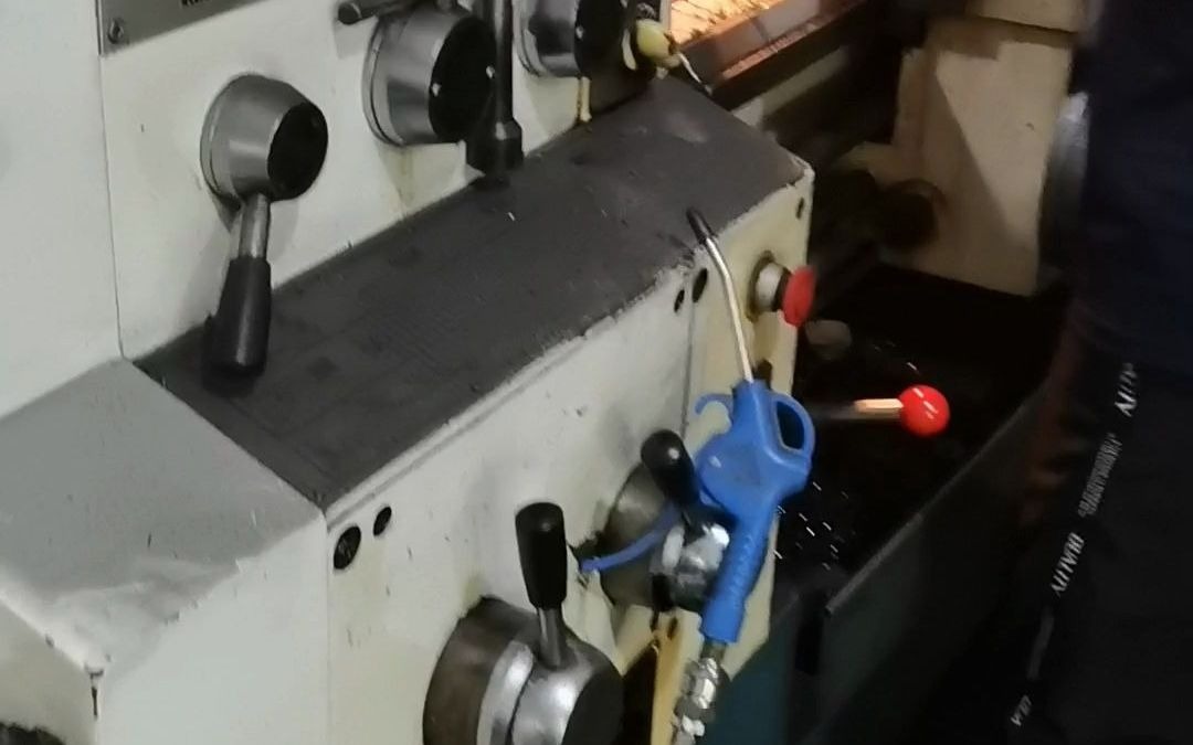 哪有这么多岁月静好,当你感觉一切都很顺利很美好的时候,一定有人在...