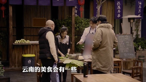 大叔和老师学习云南烧烤,传播特色地域文化