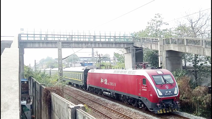 京九铁路赣州段抓拍深圳-西安K446次列车通过,即将到达赣州站