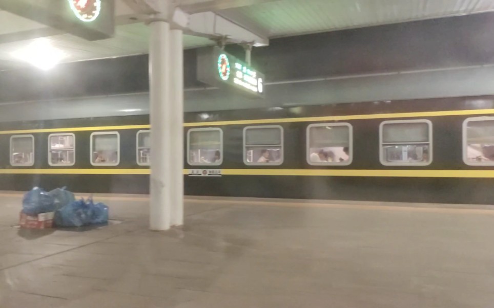 K570/567东莞东-齐齐哈尔驶出山海关站