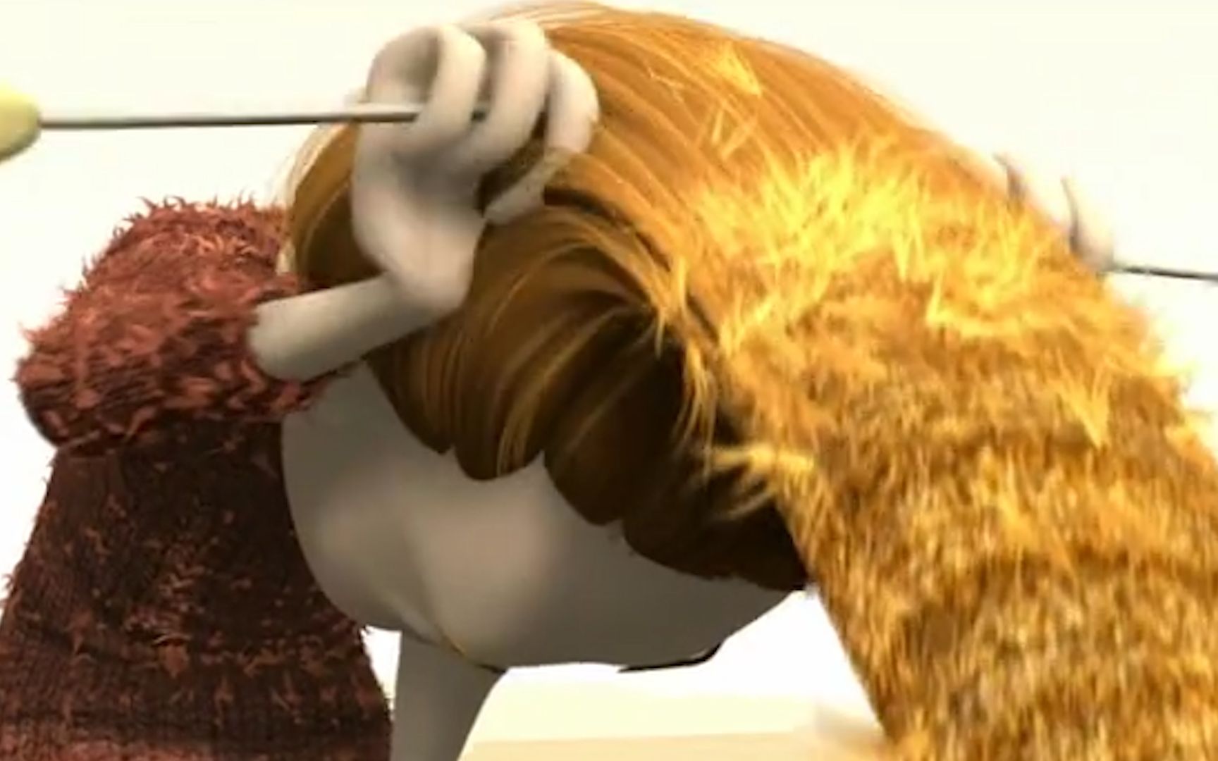 女人织围巾上瘾,毛线不够头发来凑,结果差点丢了性命