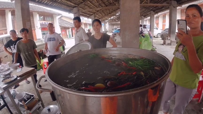 原来柳州螺蛳粉汤这样熬制,好吃又暴利,少一样都熬不出正宗汤底