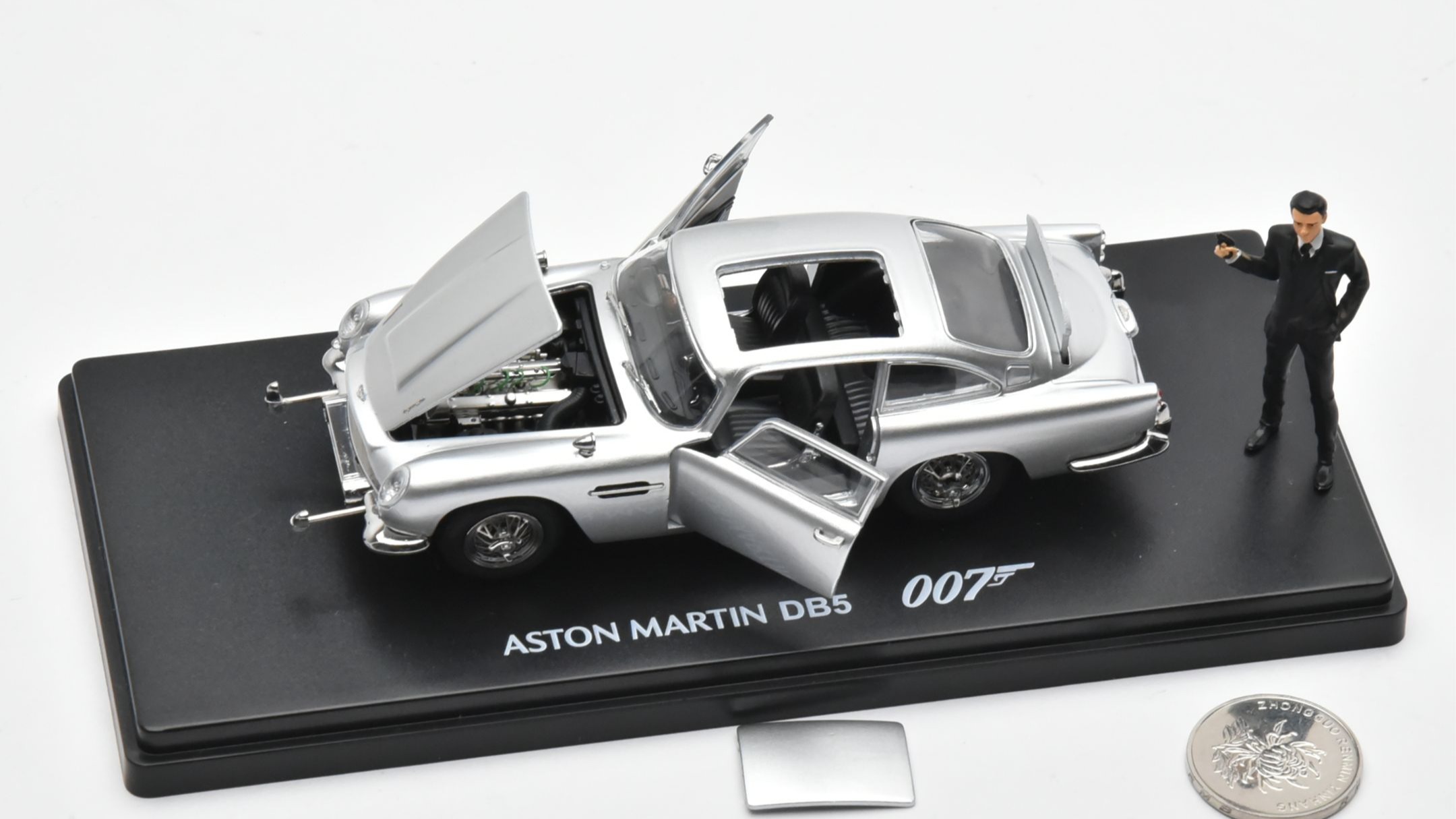 ...HEC 展会新品独家展示 | 小光 1:43 合金全开 DB5《金手指》汽车模型