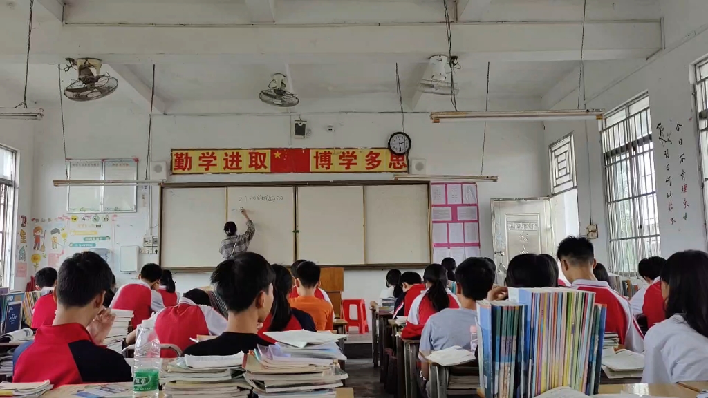 #初中生物 《动物的运动》 课堂实录