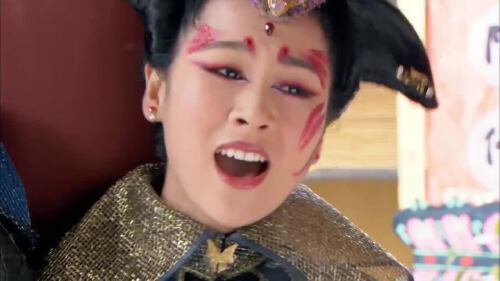 蝙蝠精被道济抓,绑在灵隐寺柱子上,和尚们便挠痒痒惩罚妖怪