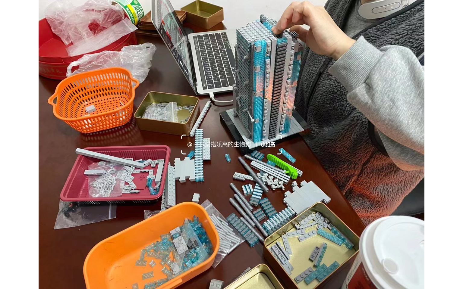 ...建筑高178米,外观设计非常独特 被誉为世界最优美最具创意的建筑之一