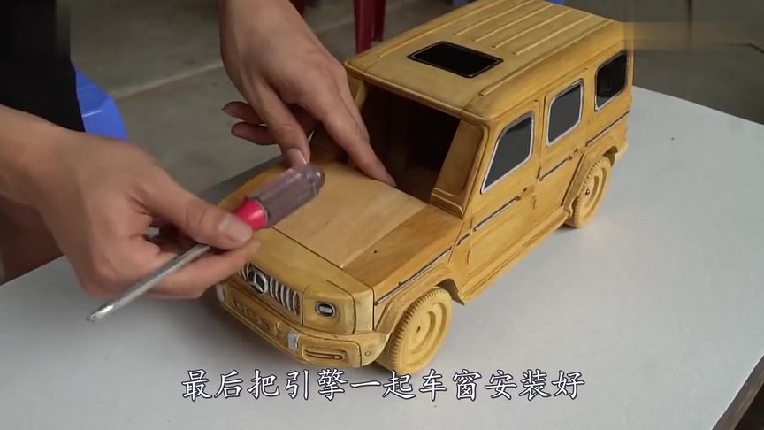 牛人在民间!老外使用木板打造奔驰小车,成品太霸气了!