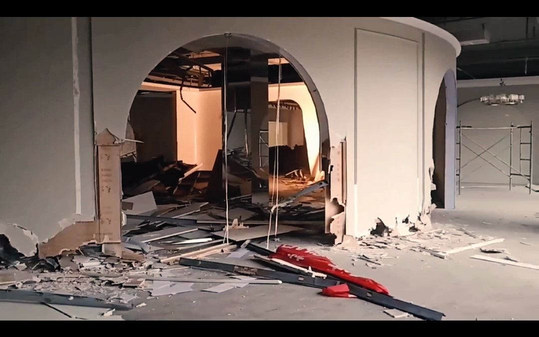 专业门窗拆除回收,价格公道,不压价无套路,专业的服务团队,专业的人做...