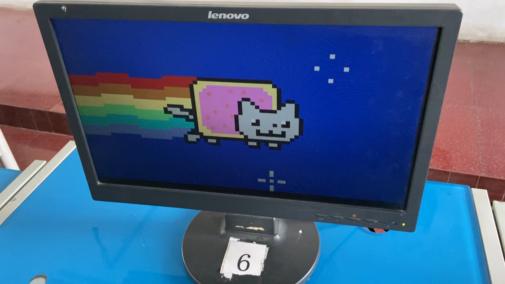 这是啥情况 开机就这样是中毒了吗?#电脑