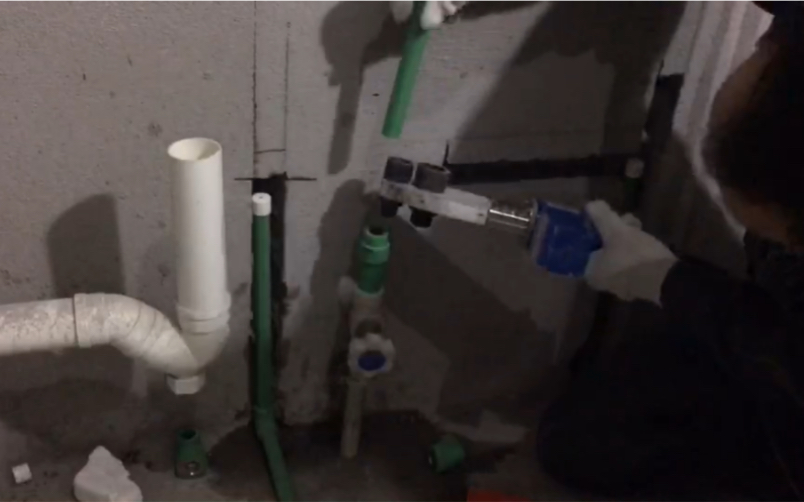 水电工工地演示热熔管道,教你如何预留前置过滤器,绝对实用