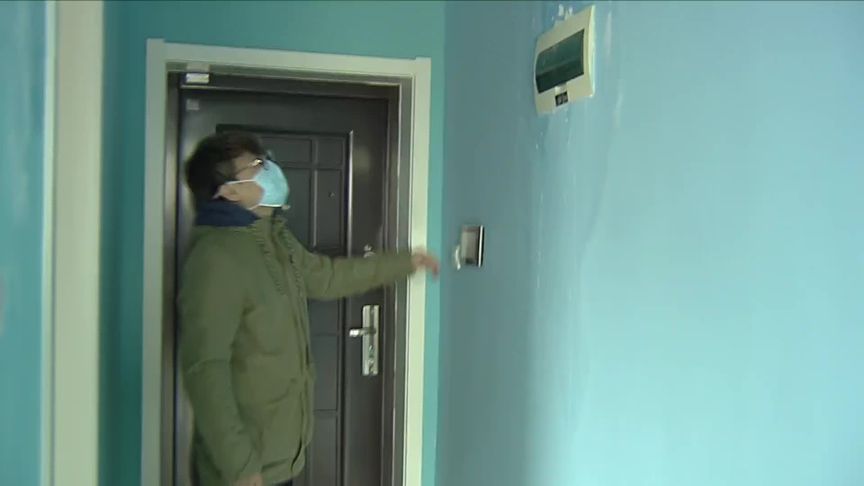屋顶渗水湿了电表箱 楼上不维修楼下干着急