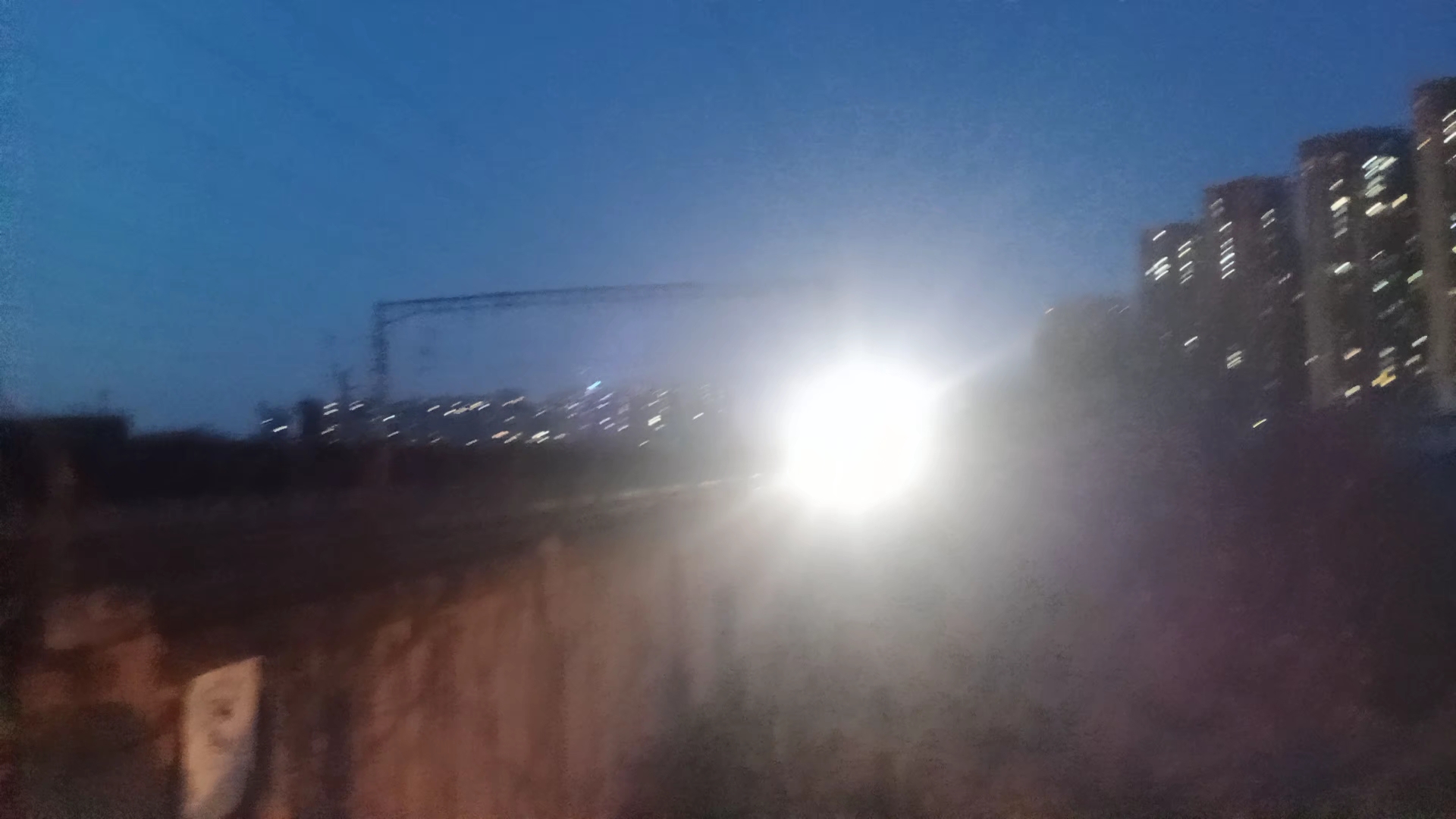 ...和谐电3C0515担当牵引K1264次列车(石家庄至杭州)内含一节原色25G
