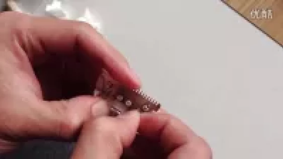 易简HK668理发器刀头拆装
