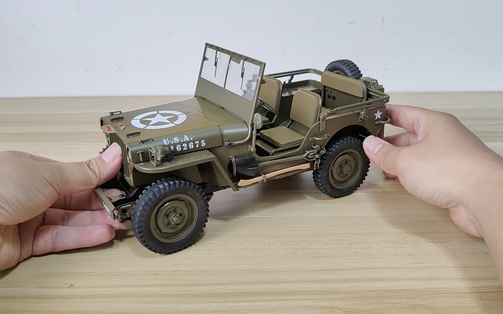 开箱超级仿真的遥控模型车!【FMS 1/12 威利斯】