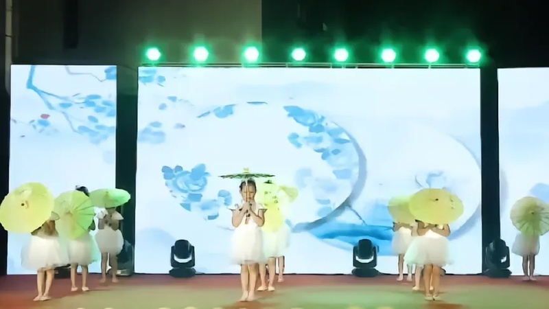 毕幼儿园毕业晚会舞蹈《青花瓷》