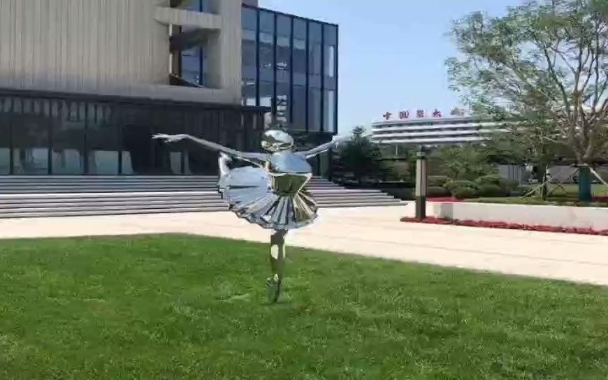 江苏天筑不锈钢雕塑定制杭州园林景观消防管道雕塑弯管处打磨