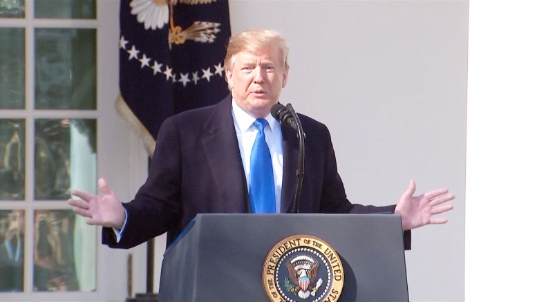 正如我所料!特朗普回应16州对紧急状态提起诉讼【突发美国】