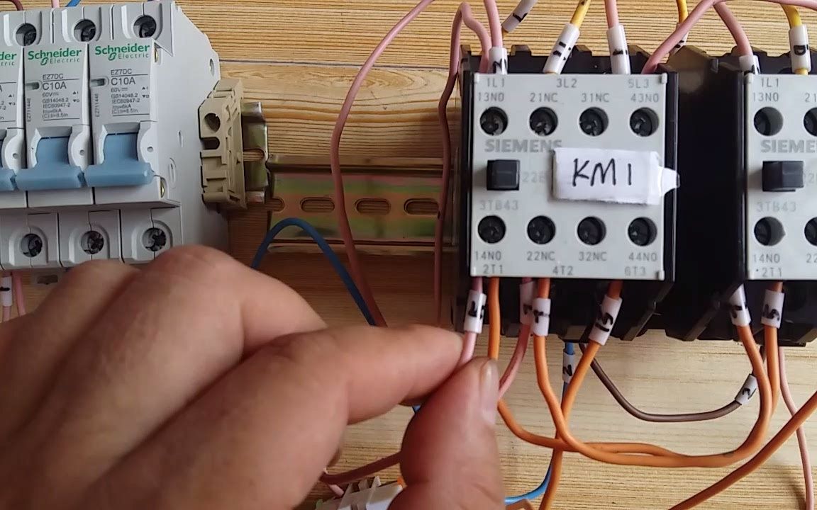 电工怎么照电路图排查故障?根据线号查找故障点,实物讲解演练