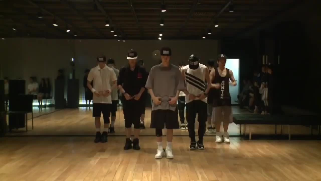 王一博16岁时跳舞视频