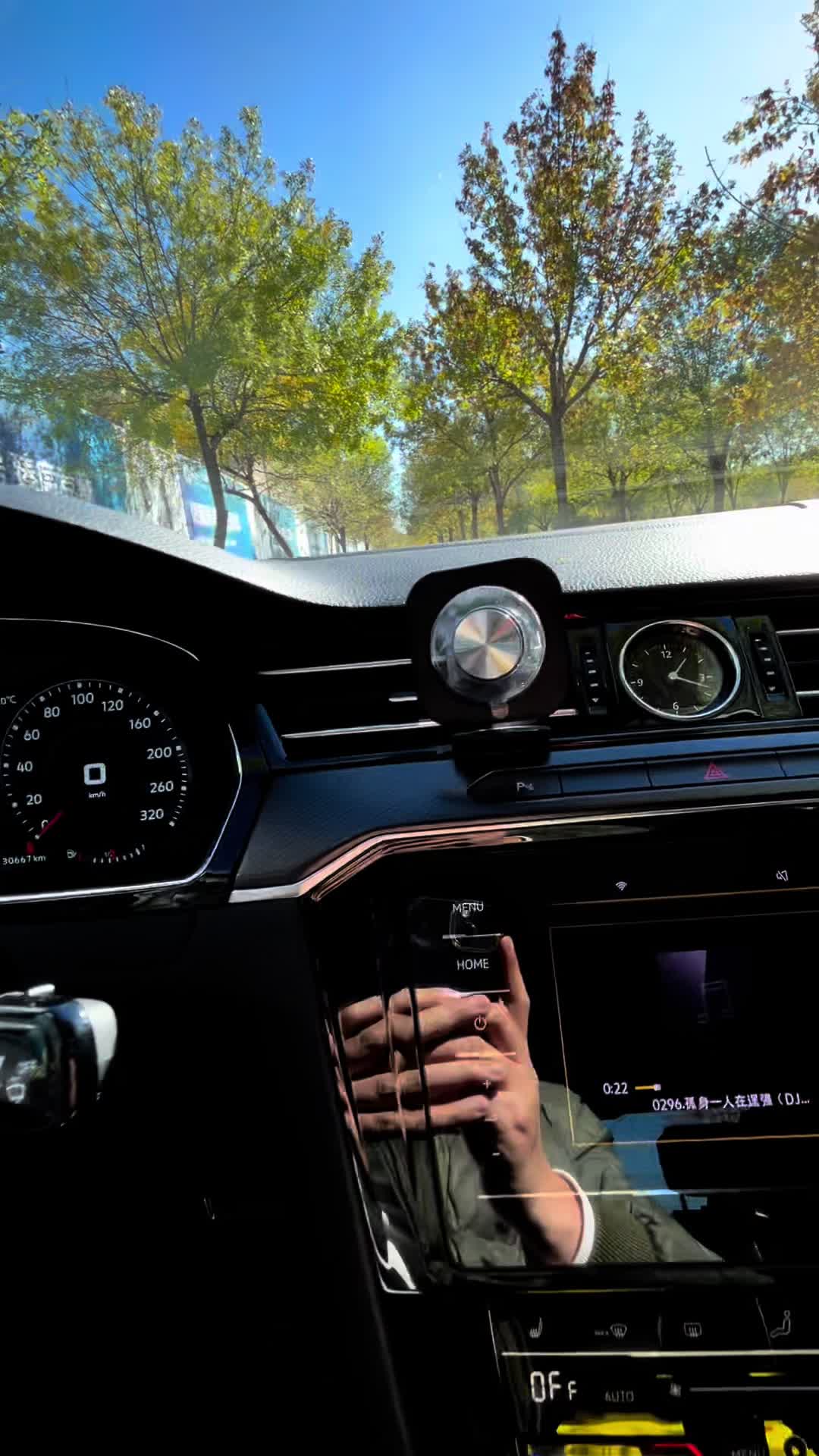 迈腾专用车载手机支架,测试看看磁吸款有多稳!同时分享使用技巧 #...