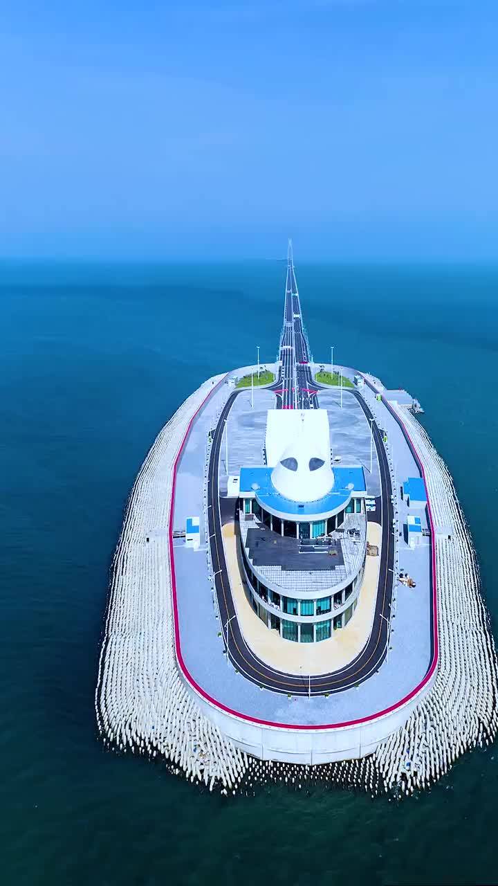 港珠澳世界最长跨海大桥,中国造!全长55公里。