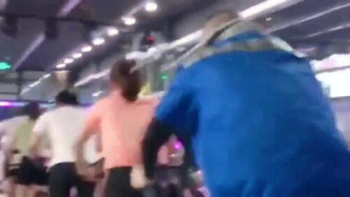 他家的健身房为啥在一楼,让路人也能蹭个动感单车,老板生意肯定不好吧