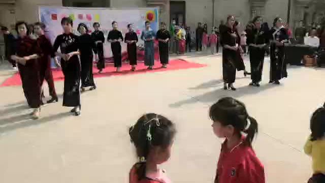 模特走秀演出,展示风采祝她们天天快乐ߘ