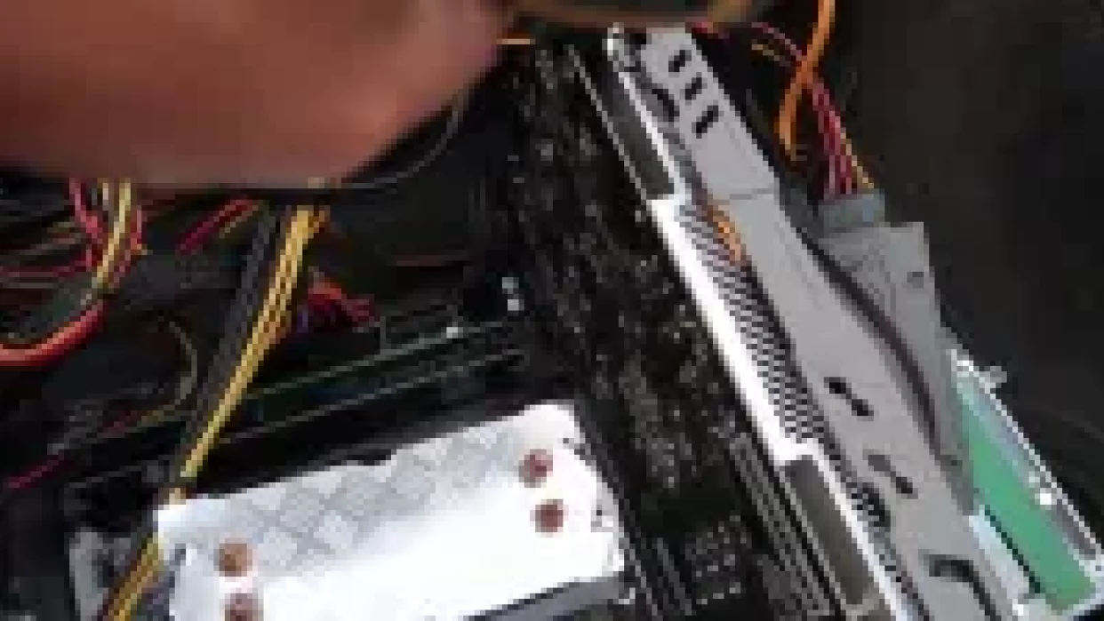 电脑主机嗡嗡响!受不了太烦人,教你一个小办法处理异响