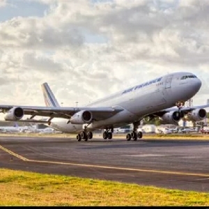 AIRBUSA340-300 