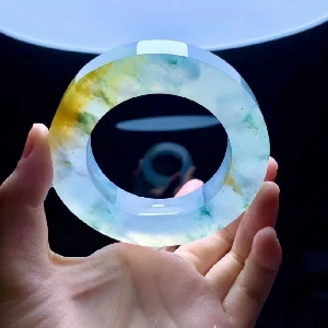 A翡翠手镯胚刀客 