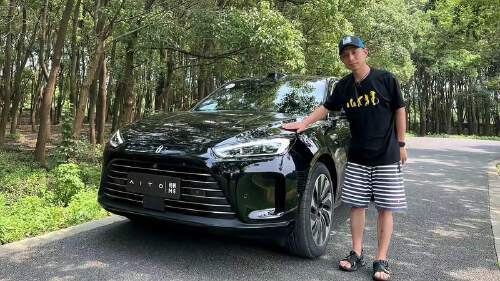 Macon车主看完沉默!问界M5这配置太"过分"了