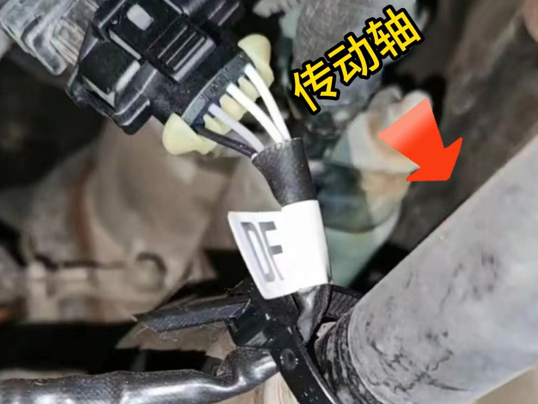 汽修工遇到的离谱故障,客户说用扎带绑好了
