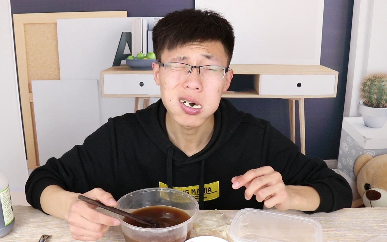 小伙点外卖备注:酸不死我就差评!结果会怎样?