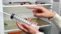 冰箱出现排水孔堵塞积水成冰,那是因为冷藏室有积水