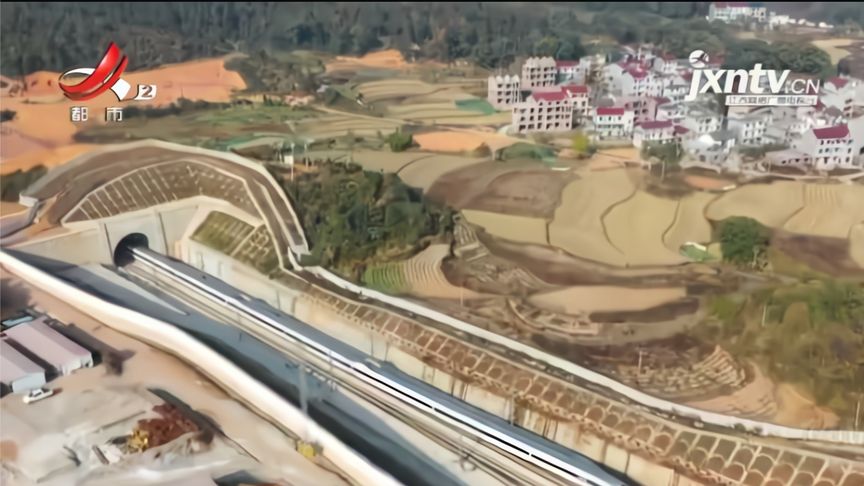 “最热五一小长假”:铁路、民航、道路客流量将达2.5亿人次